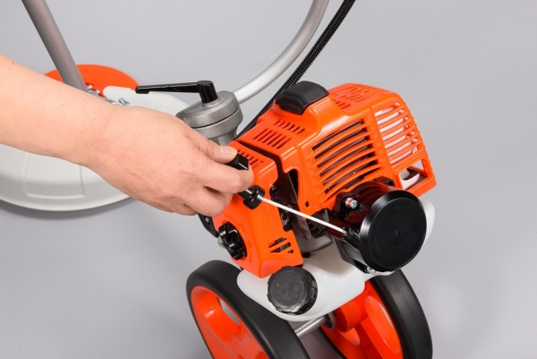 【生産終了】キャリー式エンジン草刈機 EBC-26C(EBC-26C-AAA-4) EBC-26C | 株式会社工進【公式】